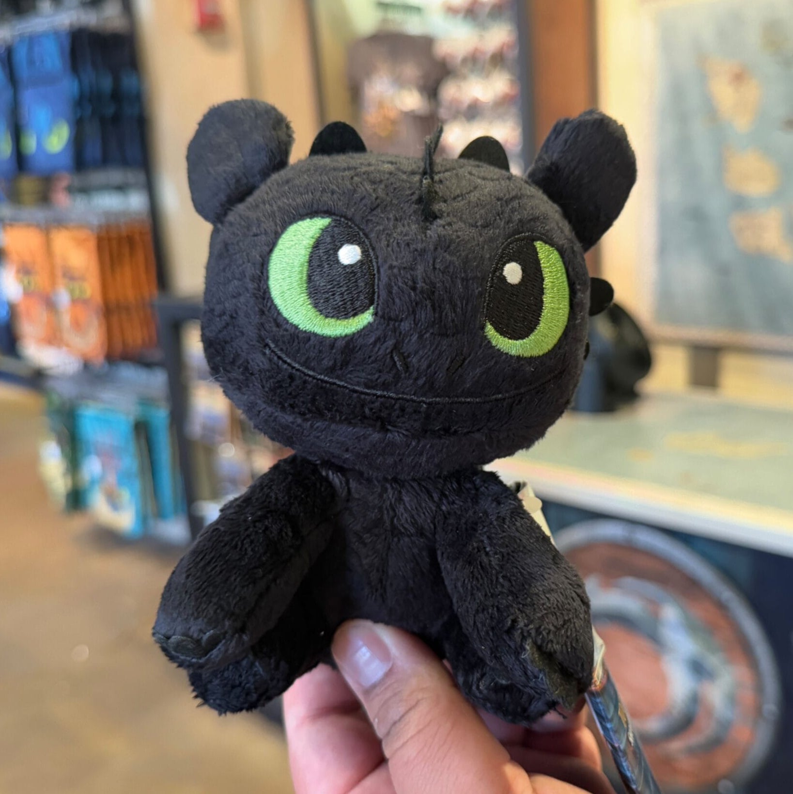 Toothless Shoulder Plush - How to Train Your Dragon - TheMysteryShack